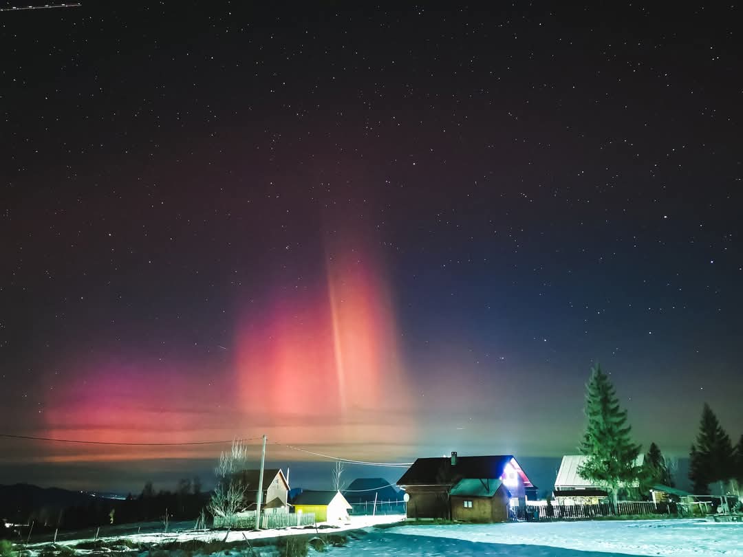 Aurora boreală a colorat cerul României la început de an. În Mureș a ...